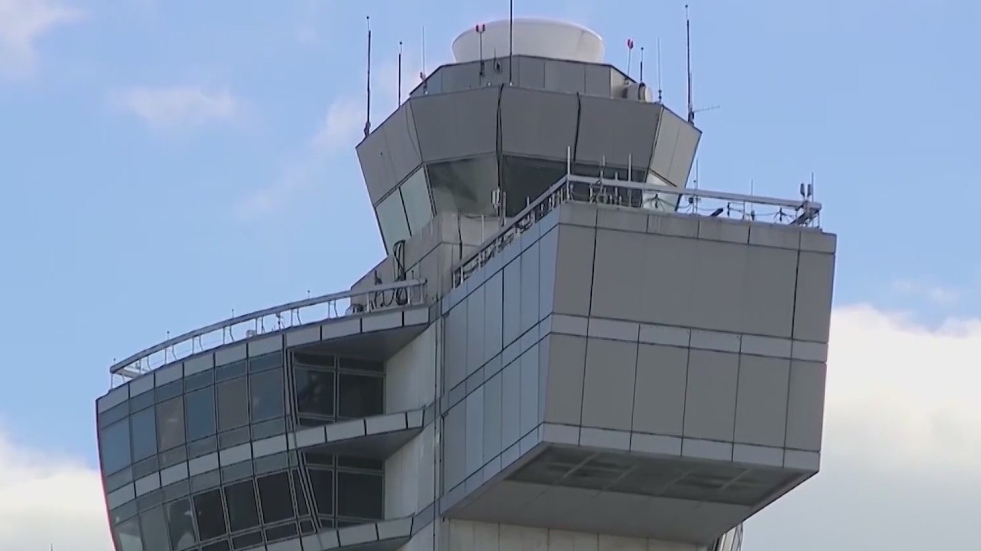 Texas travelers face flight cancellations, delays after FAA orders cuts ...