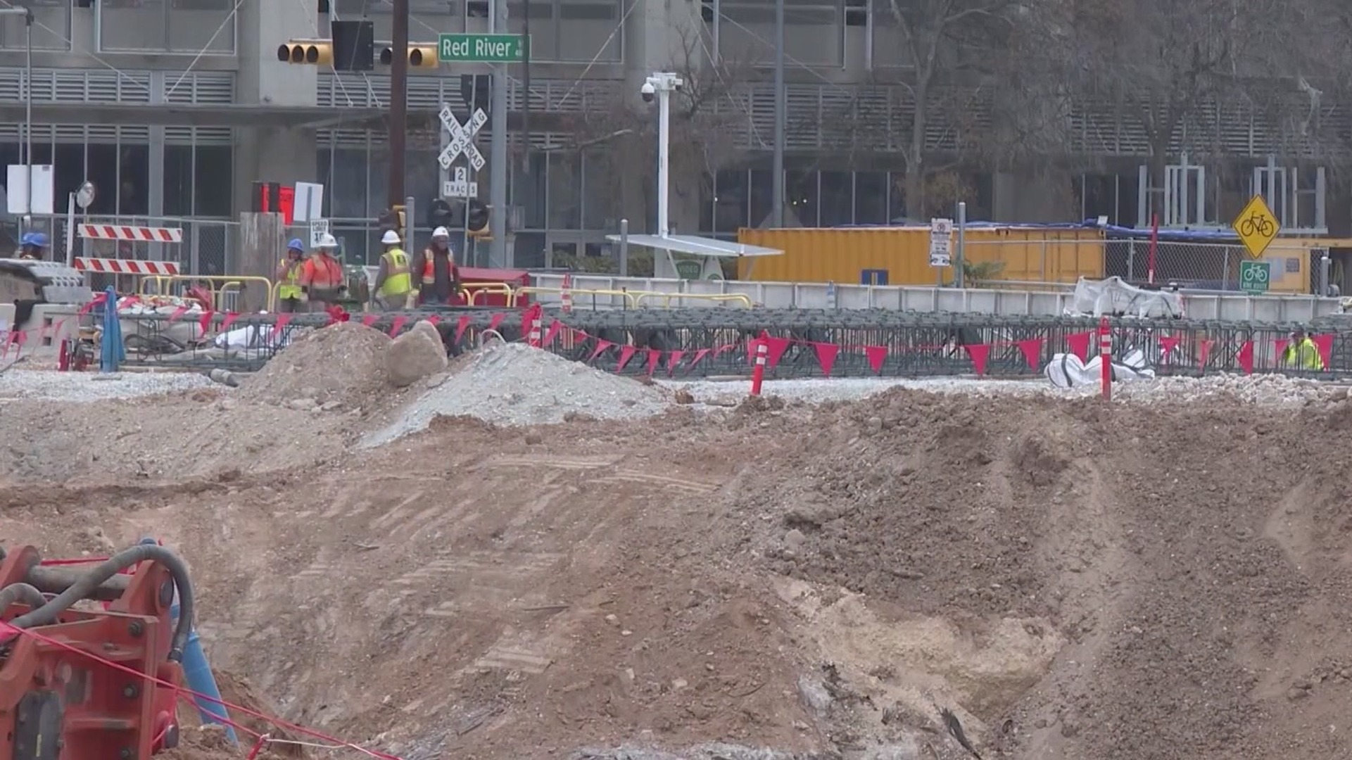 TxDOT breaks ground on SH 71 overpass to streamline traffic | KXAN Austin