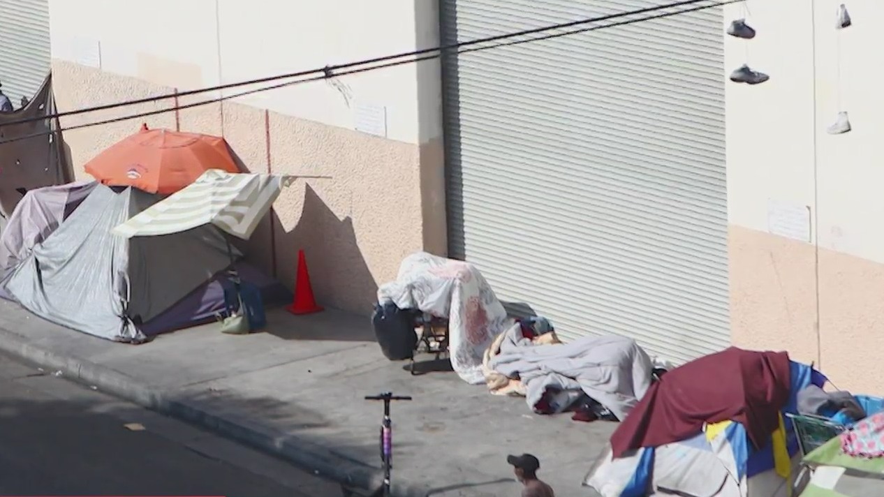 Data shows homelessness in US at record high levels | Morning in ...