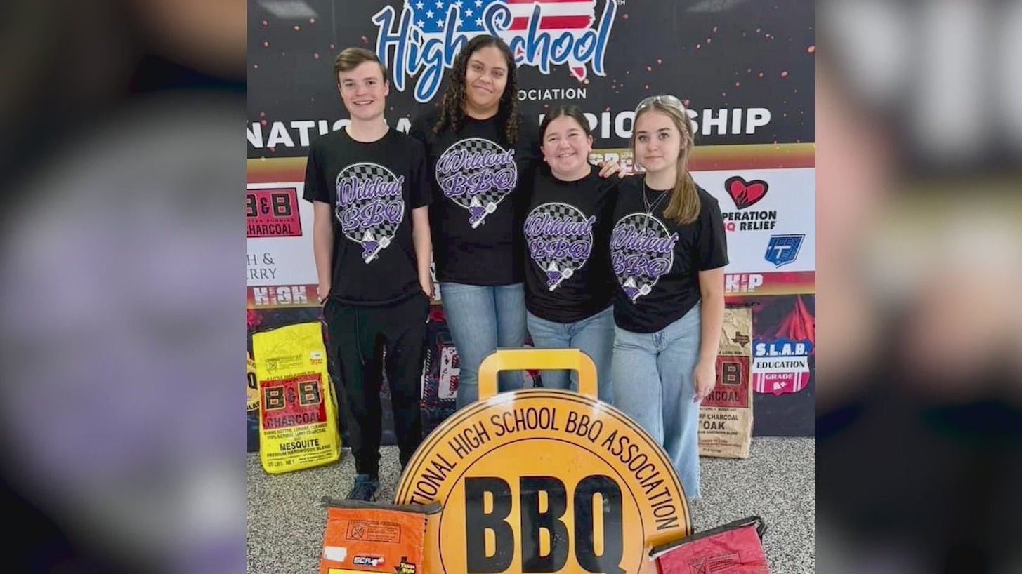 Elgin High School students cook up winning barbecue, advance to state ...